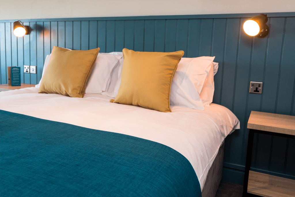 The Lake House – Eat | Drink | Stay | Play