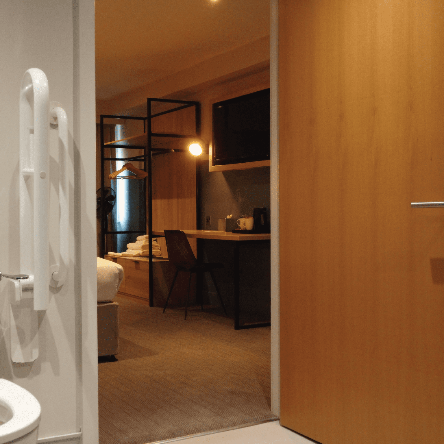 Lakeside Hotel in Crosby | The Lake House Waterloo Liverpool